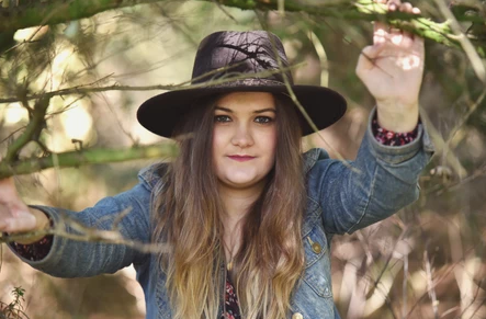Review: Shannon Hynes Set To Release The Brand New Single “COUNTRY ...