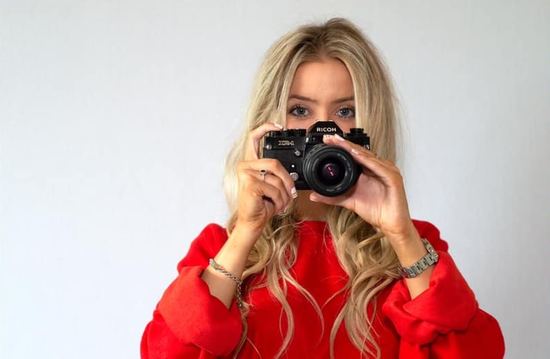 REVIEW: Lucy Shaw Releases The Personally Inspired Debut Album “Go Girl ...