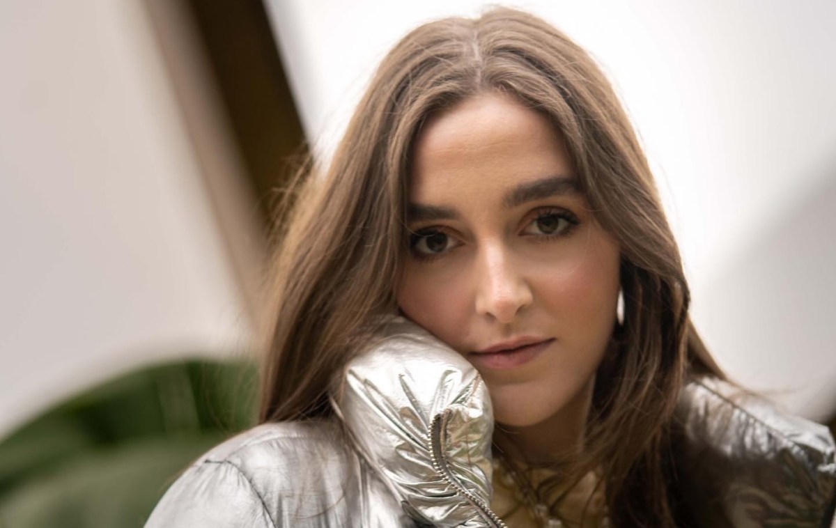 REVIEW: Flo Gallop Releases The New Pop Anthem “You’d Never Know ...