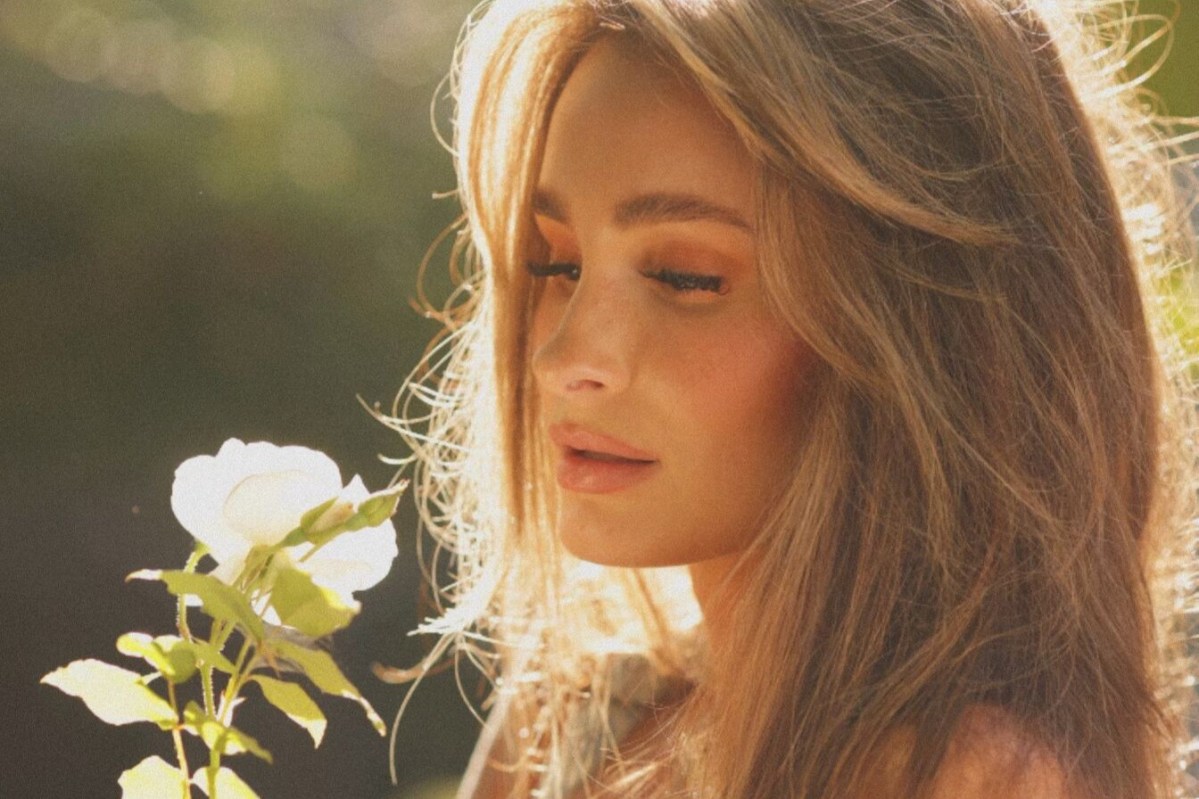 REVIEW: Ellee Duke Shares The Emotional Journey Of Rediscovering Your ...