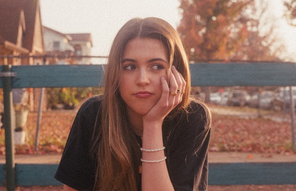 REVIEW: Siena Fantini Shares The Debut Single “wanna know her name”! – Fierce & Fabulous Revolution